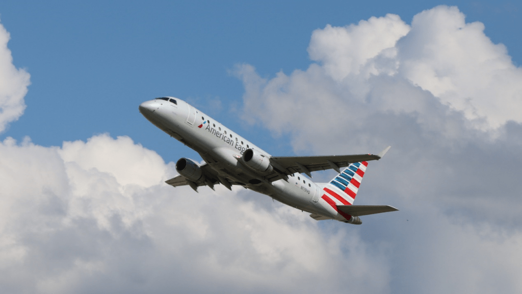 American Airlines 787 to Miami Suffers Loss of Cabin Pressure, Makes ...